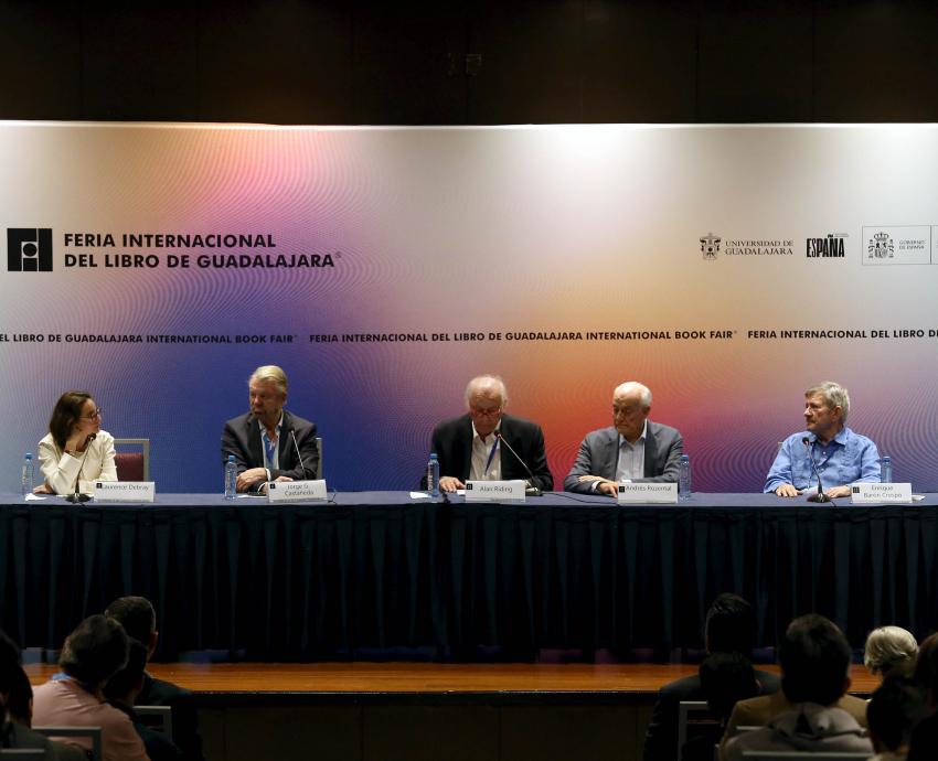 Debaten sobre narcotráfico y regionalismo como amenazas de la democracia en México y España ...